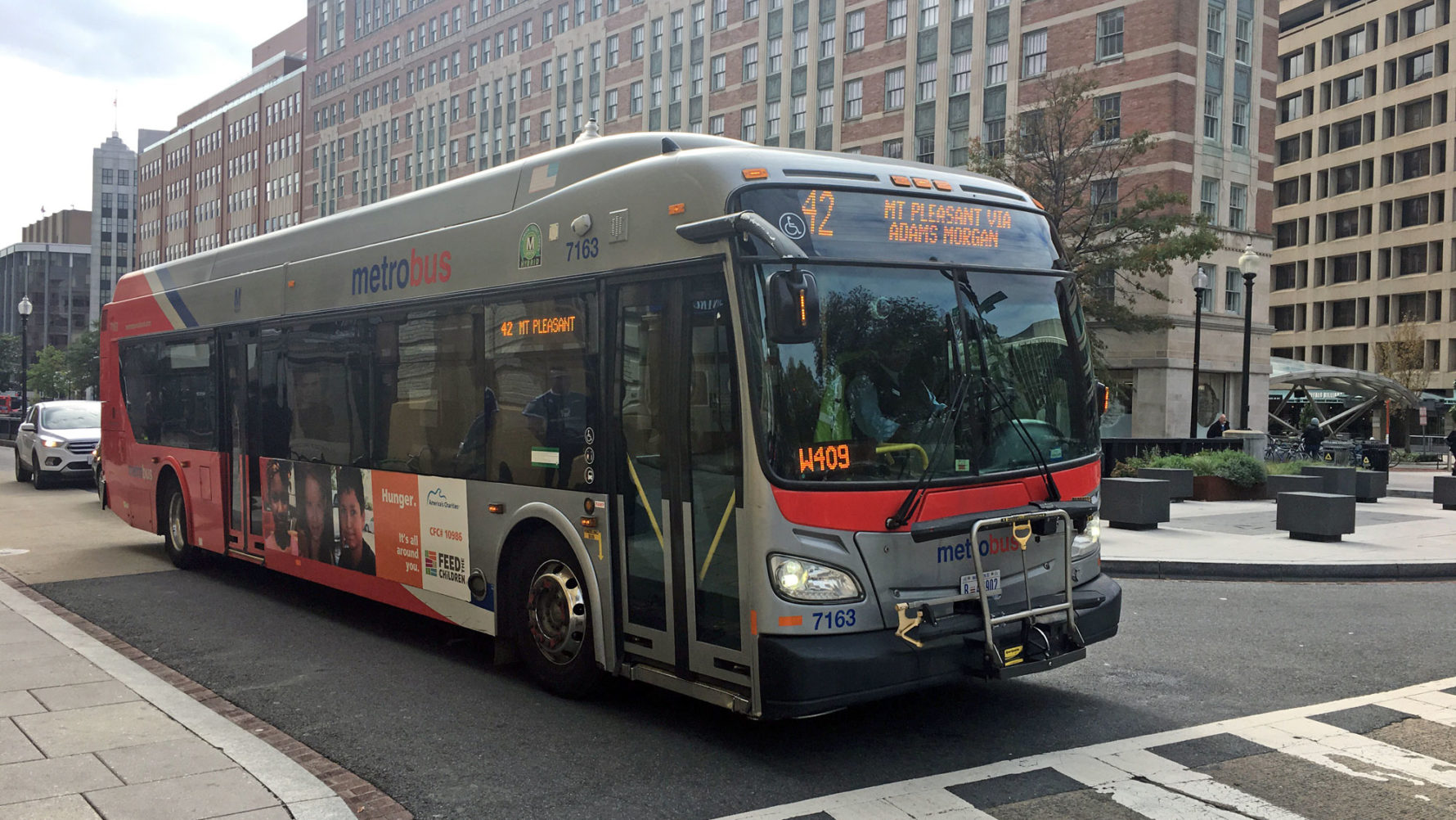 Busses:What are the small numbers in the front window for? : r/transit