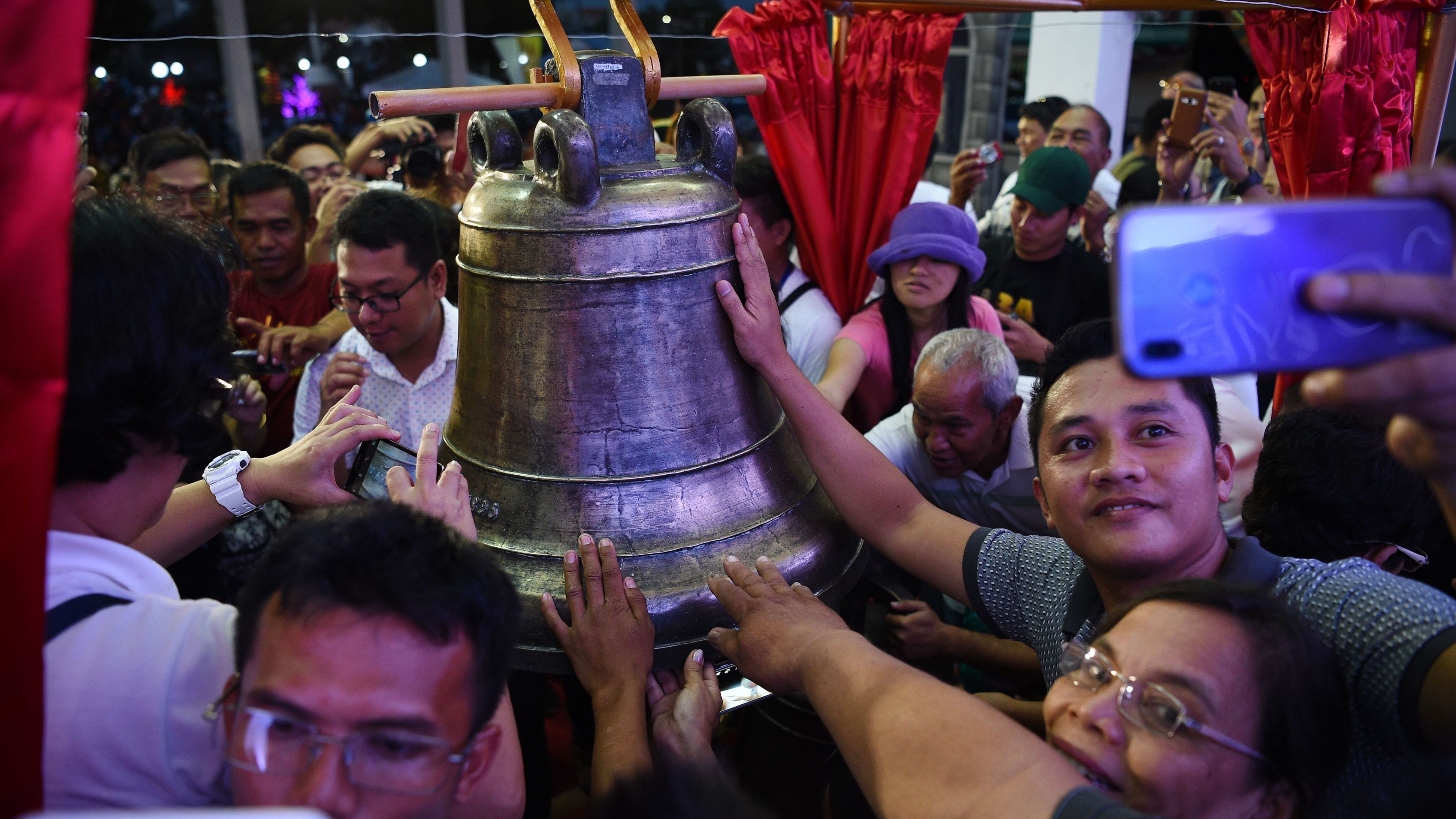 Philippines Duterte Praises 'Generous' Americans For Returning Church ...