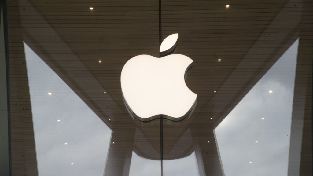 2 Students Allegedly Cheated Apple Out Of Nearly $900,000 In Fake ...