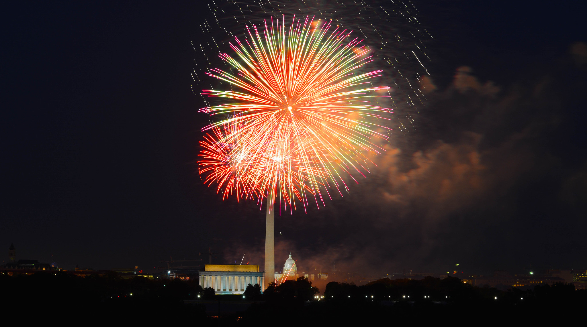 Trump Aims To Bring A Second Fireworks Display To The National Mall On ...