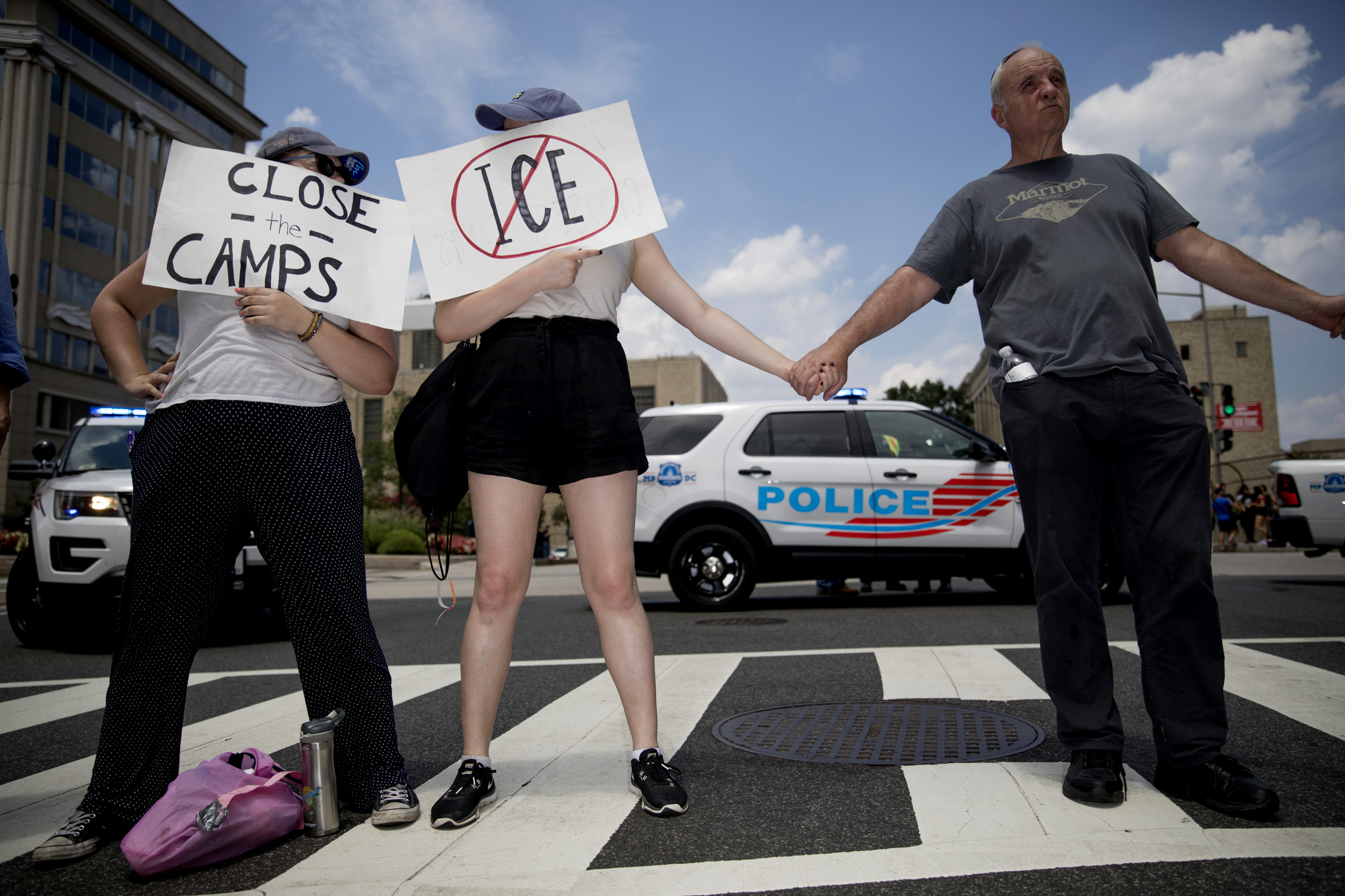‘I Am Undocumented And Unafraid’: Immigrants And Jewish Allies Take ...
