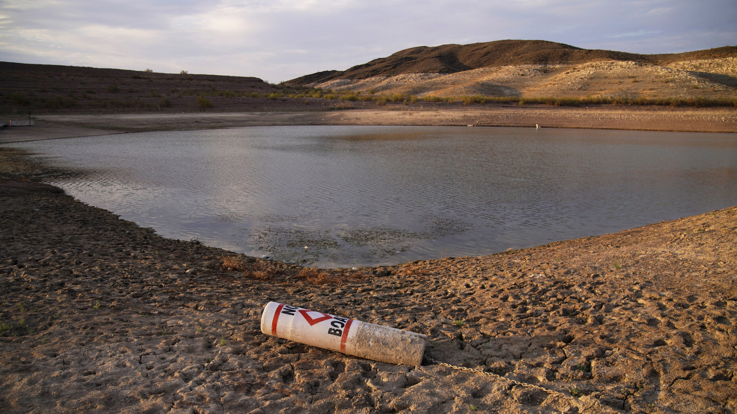 Authorities find human remains in Lake Mead twice in one week | WAMU