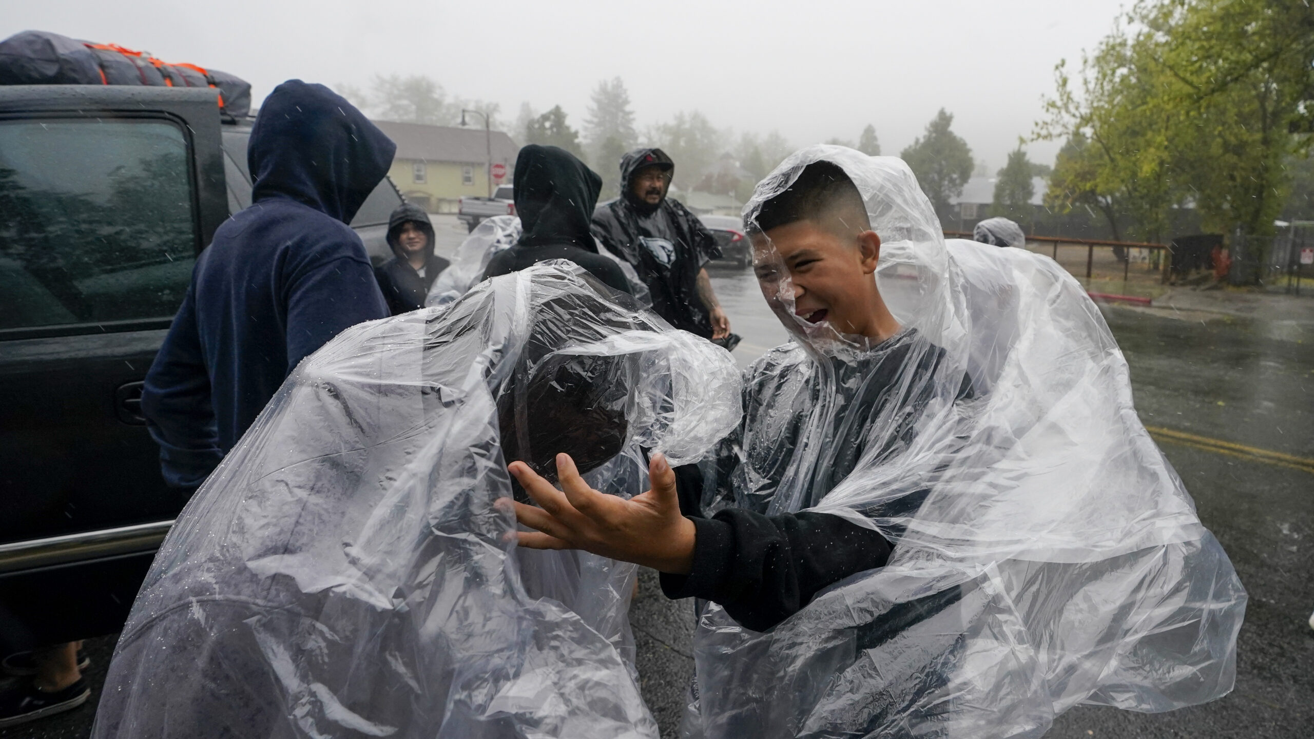 Ferocious winds hit Southern California as heat wave breaks | WAMU