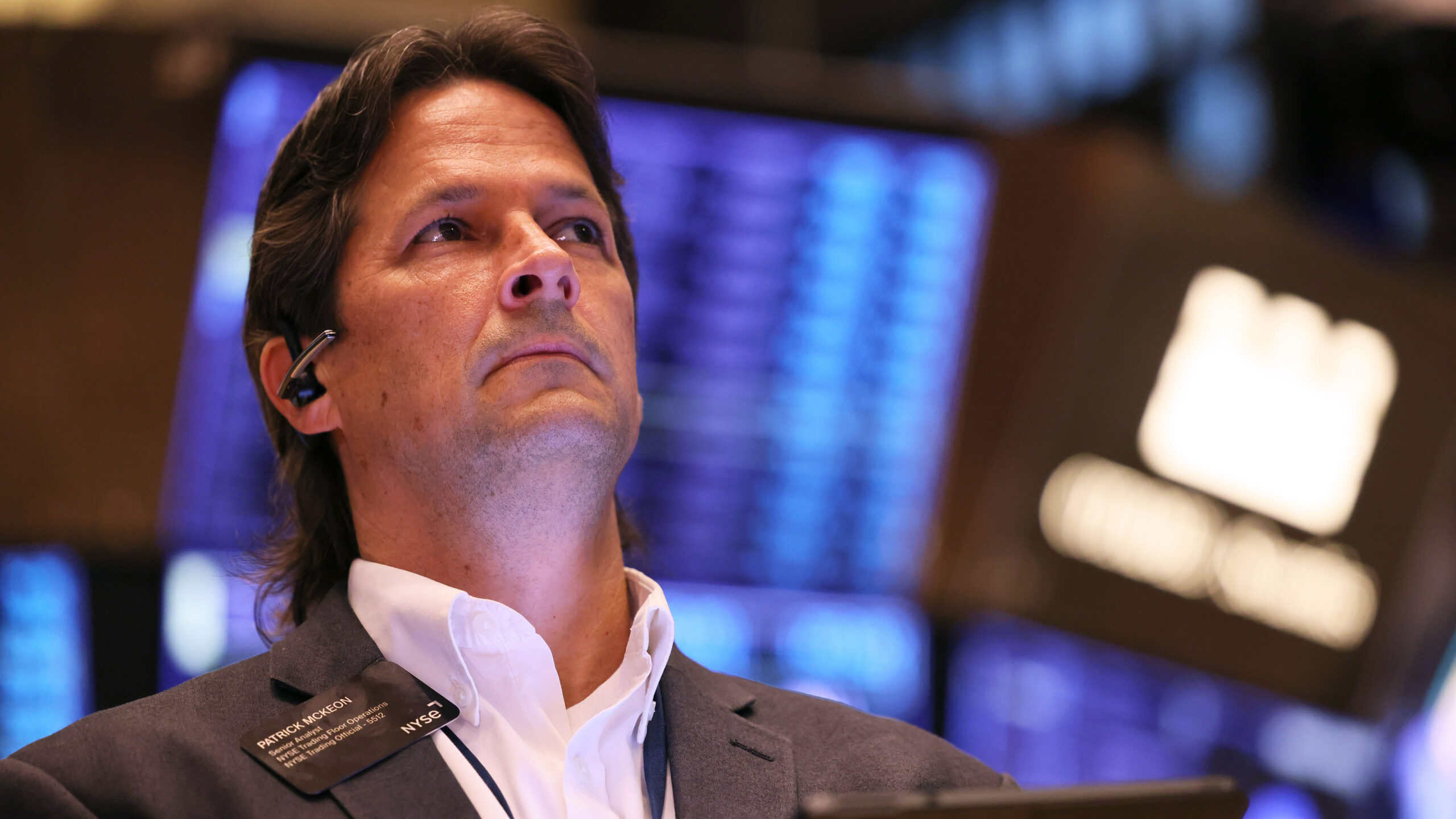 US Stocks Plummet: Dow & S&P 500 Take Another Hit Amid Rising Tariffs ...