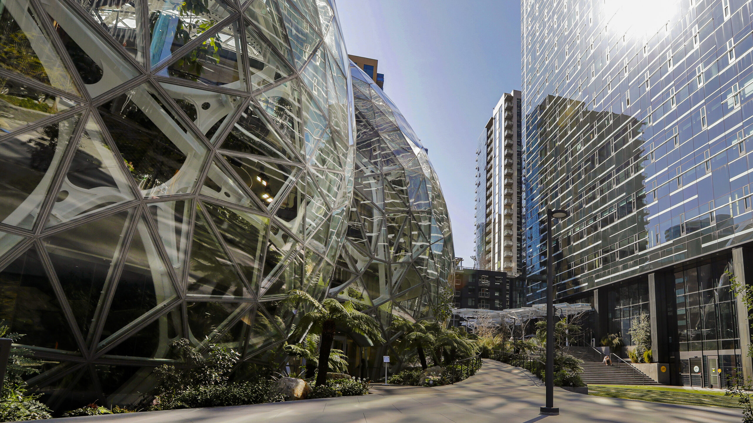 Amazon will send workers back to the office under a hybrid work model ...