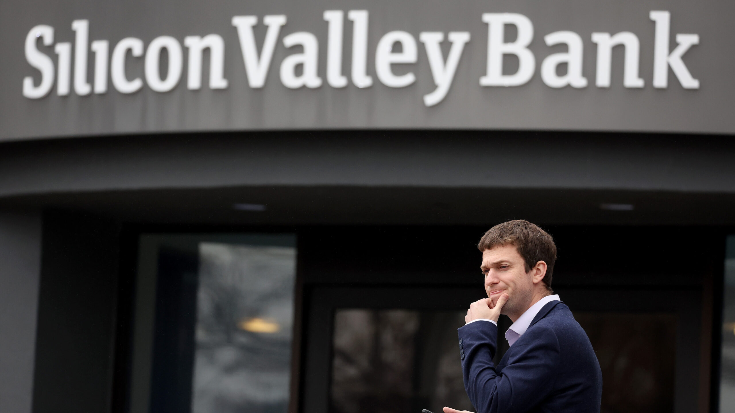 A Silicon Valley lender collapsed after a run on the bank. Here's what ...