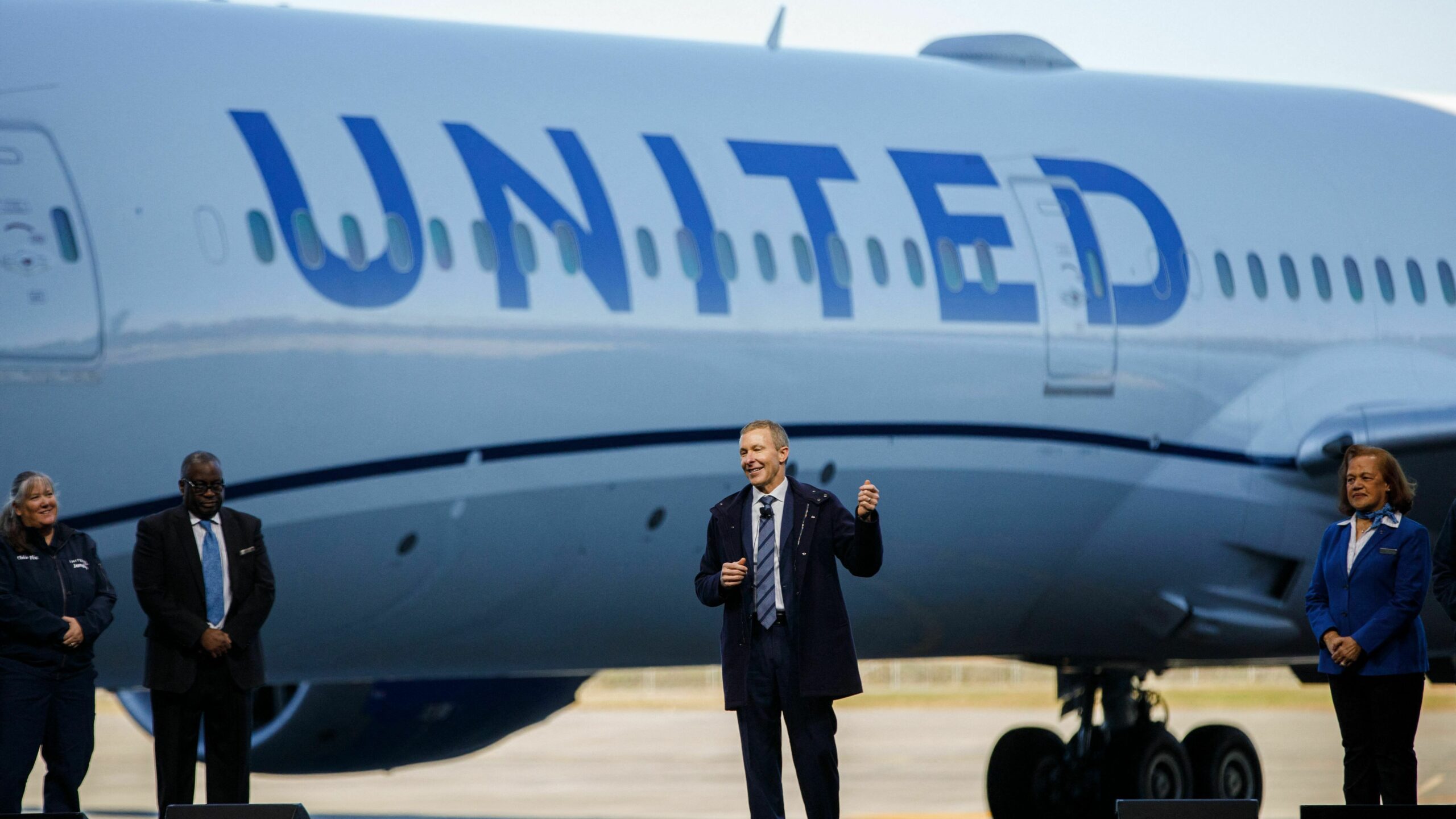Lack of air traffic controllers is industry's biggest issue, United ...