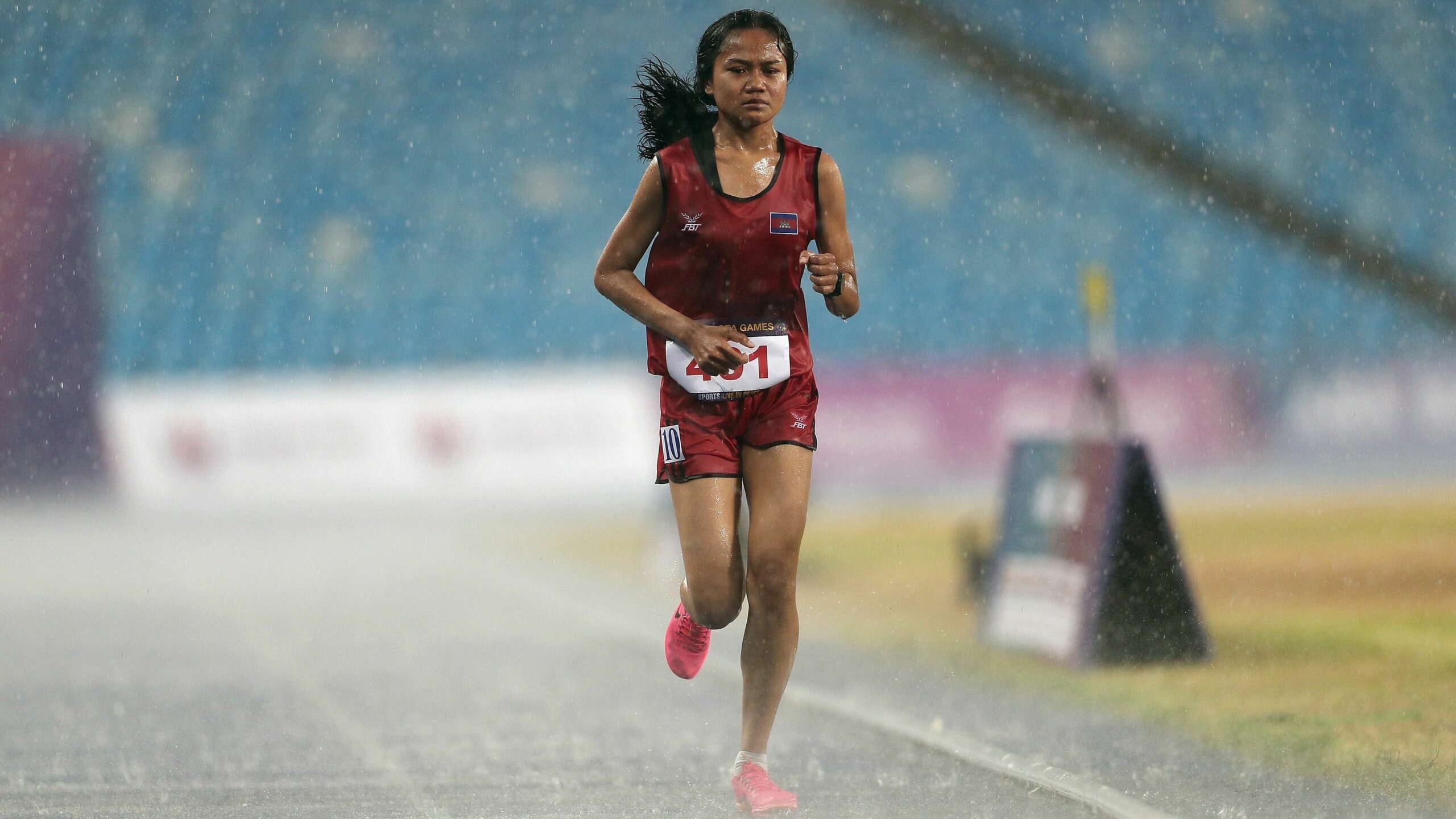 She finished last, but this runner won fans for not giving up in a ...