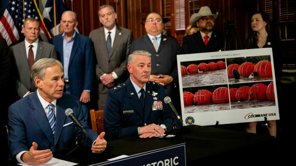 Texas plans a floating barrier in the Rio Grande. Here's what we know ...