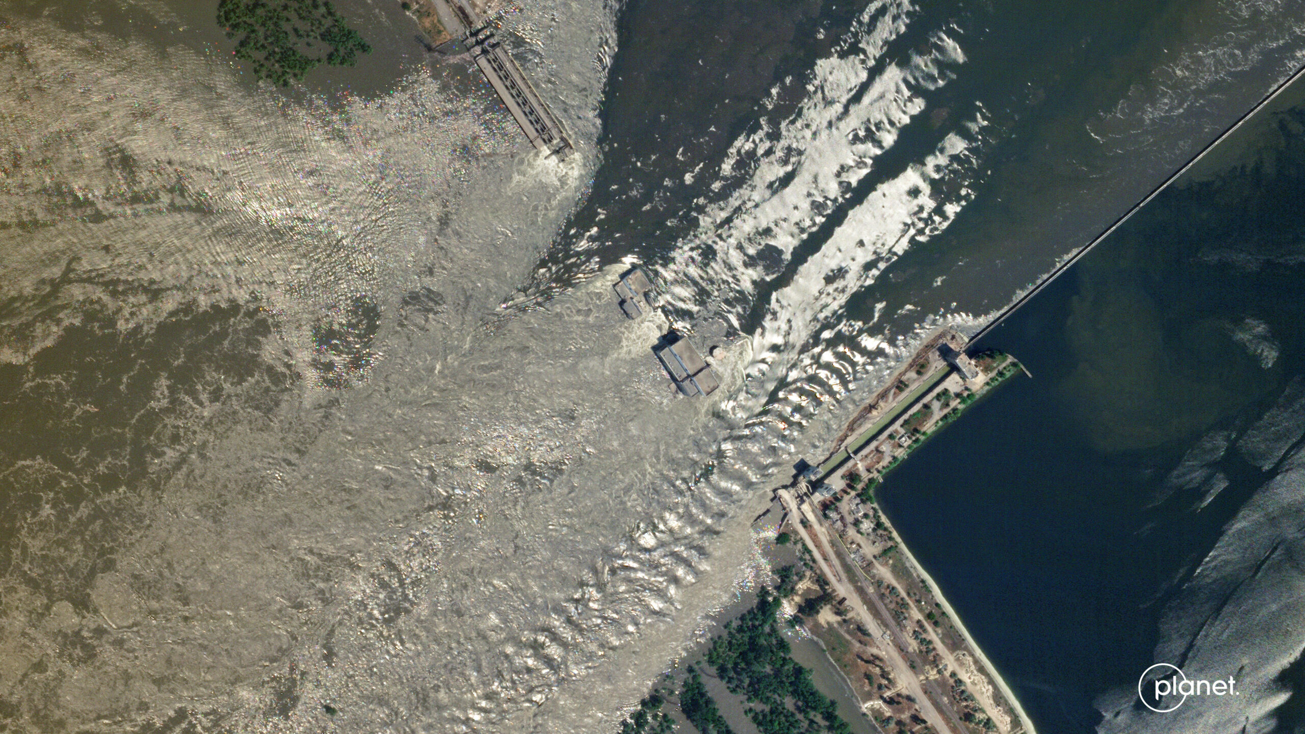 What we know about a large dam's catastrophic breach in Ukraine | WAMU