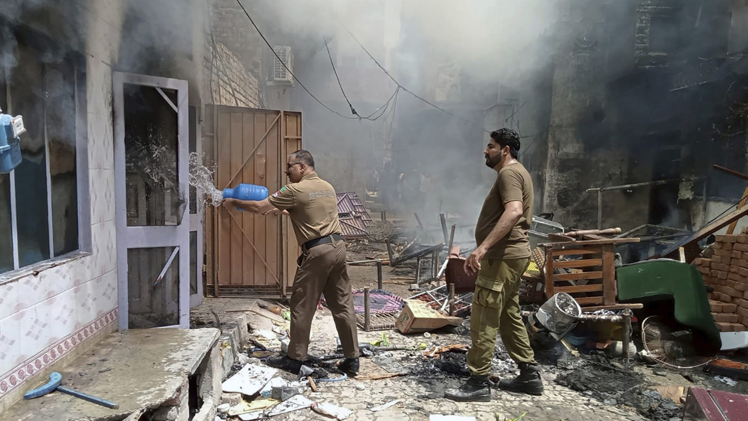 A mob in Pakistan burned a church and Christian homes after blasphemy ...