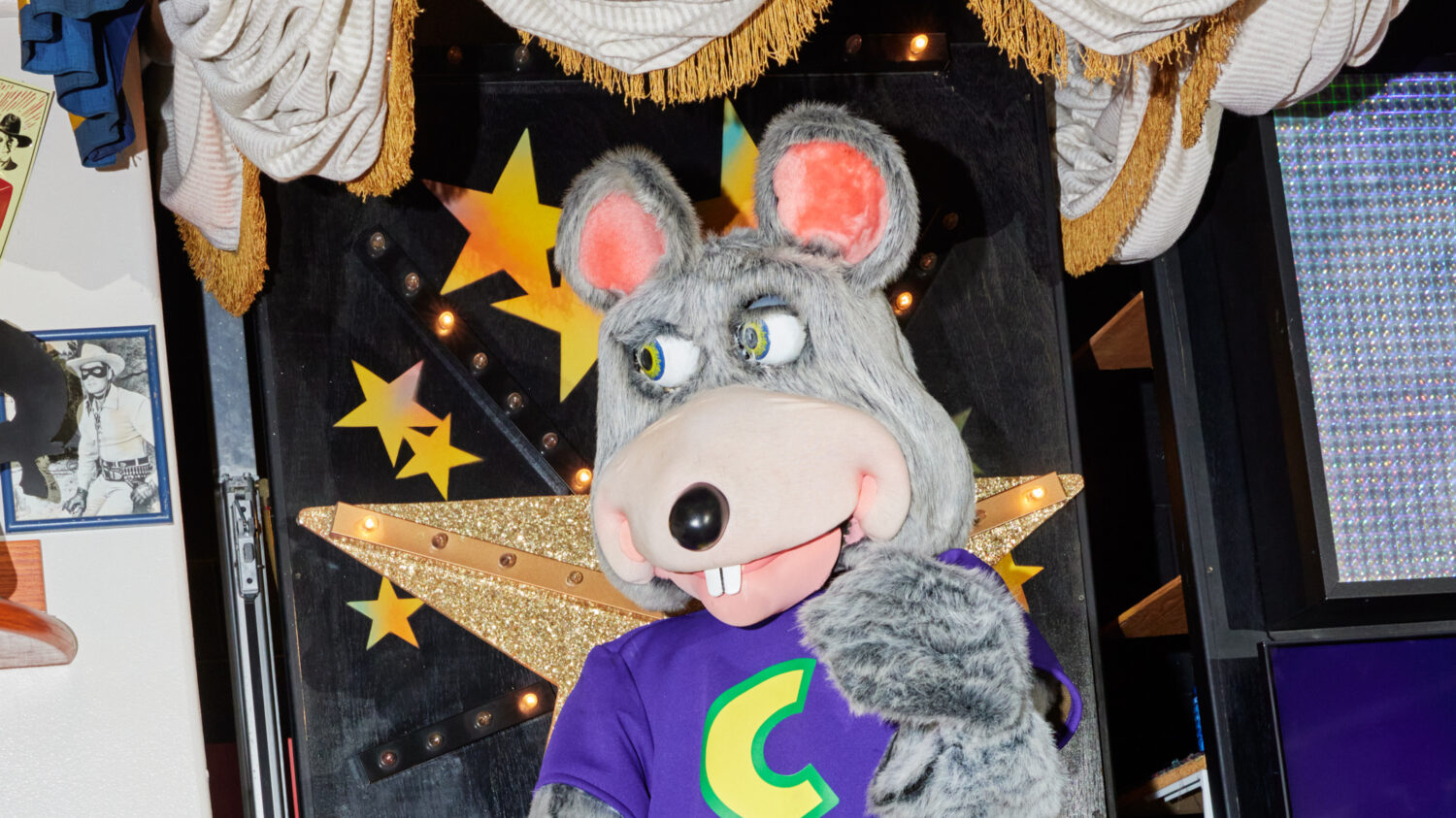Chuck E Cheese Animatronics At Night